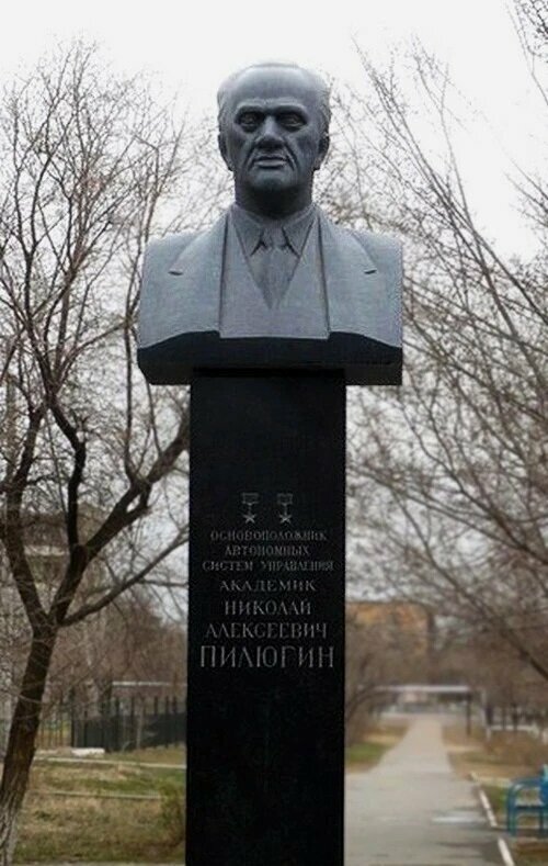Anıt, heykel Academician Pilyugin N. A., Baykonur, foto
