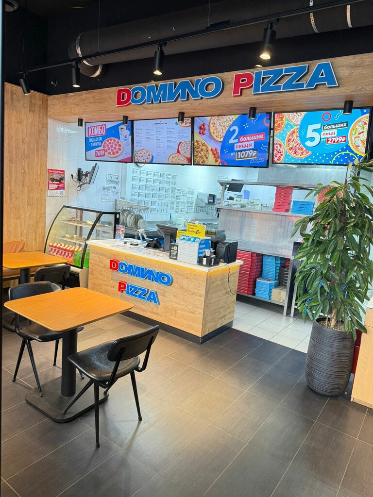 Pizzacılar Domino Pizza, Moskova, foto