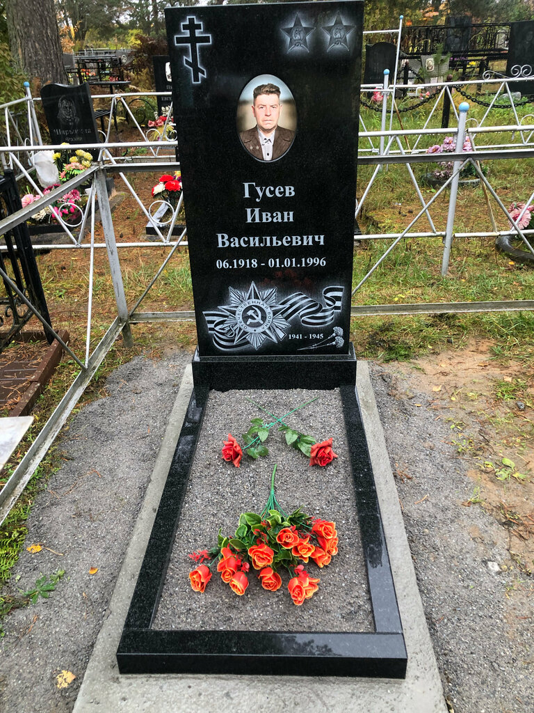 Heykel ve mezarlık taşı üreticileri Каменный цветок, Cherepovets, foto