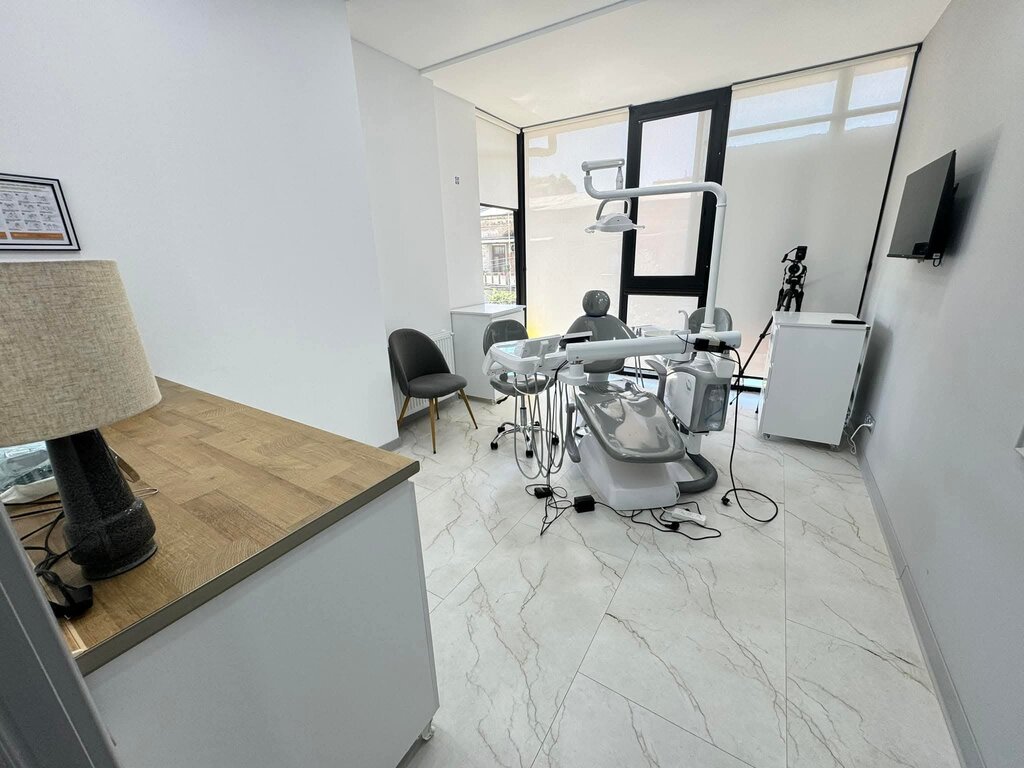 Özel ağız ve diş sağlığı klinikleri ve muayenehaneleri Crystal Dent, Batum, foto