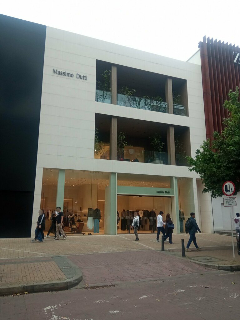 Dış giyim mağazası Massimo Dutti, Bogota, foto