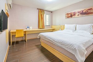 7 Days Inn Dongguan Houjie Exhibition Center Branch (Guangdong Province, Dongguan District), otel  Dongguan'dan