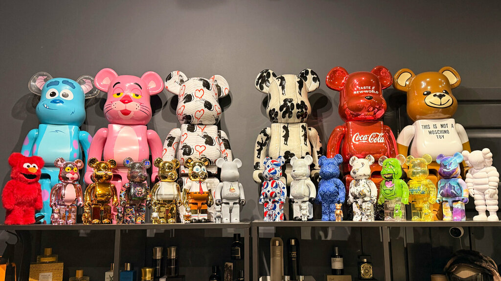 i̇ç dekorasyon ürünleri Bearbrick & Kaws, Moskova, foto