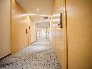 Lavande Hotel (Building 1, No.36 Qiantangjiang Road), otel  Urumqi'den