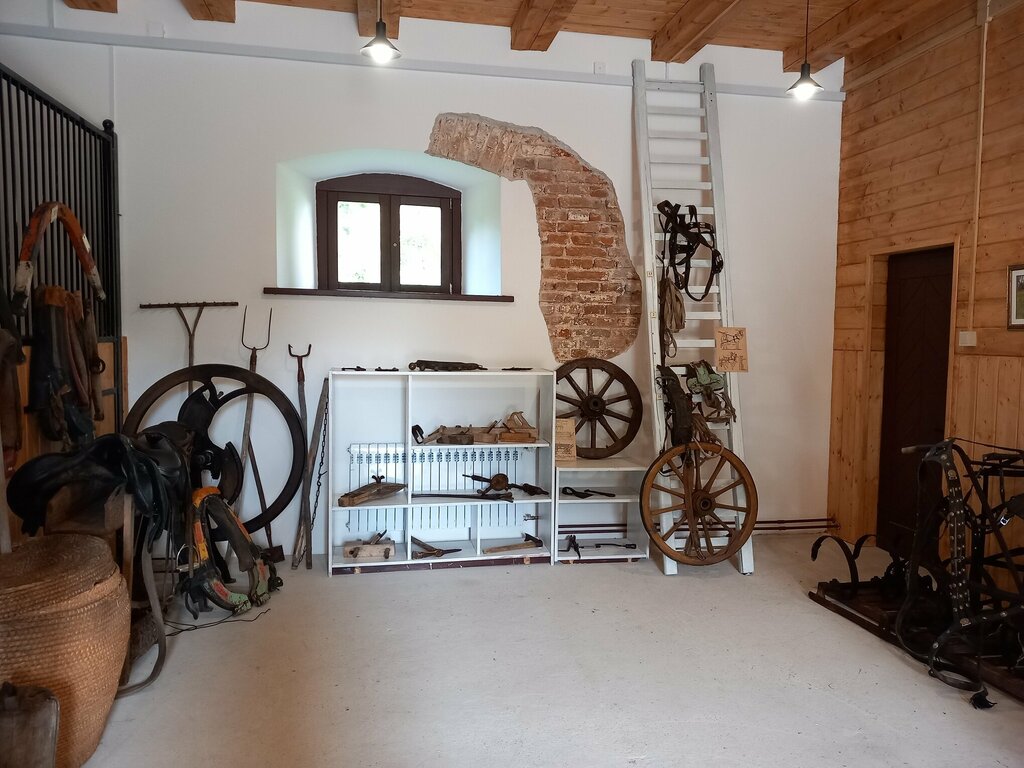 Turistik yerler Конюшня усадьбы Огинского, Grodnenskaya oblastı, foto