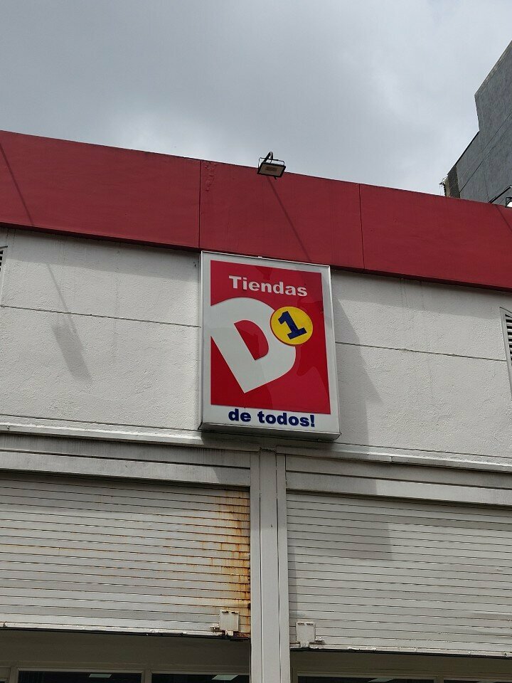 Hipermarket Tienda D1, Medellin, foto