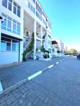 Апартаменты НаПеске (Черноморская набережная No:1Г), otel  Feodosya'dan (Kefe'den)