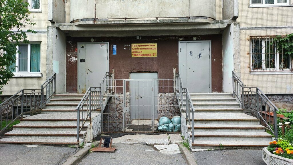 Bina, site yönetimi ТСЖ Новикова 7, Saint‑Petersburg, foto