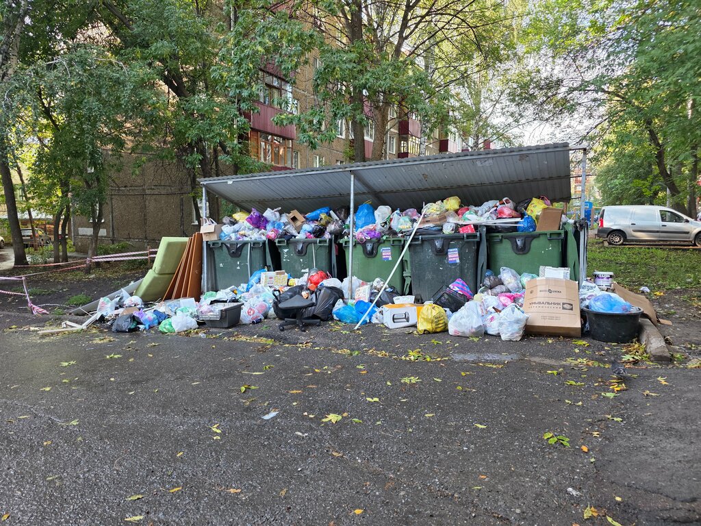 Çöp alanları Trash and garbage disposal area, Ufa, foto