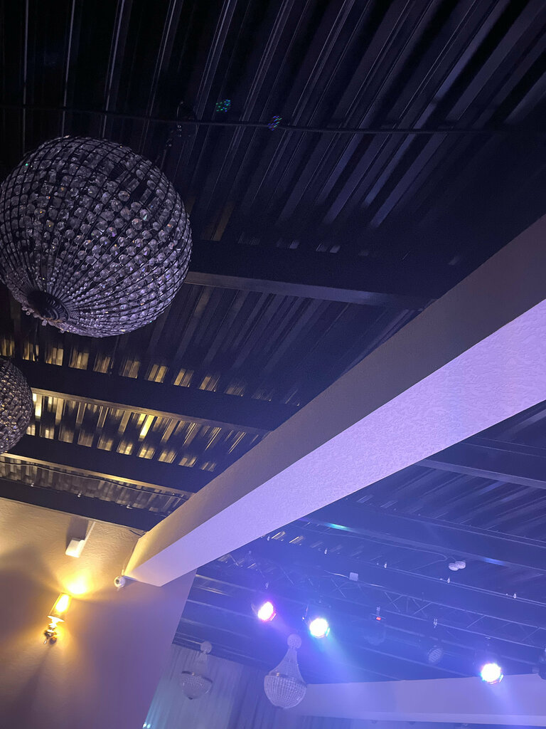 Gece kulüpleri Лион лаунж бар, Verhniaya Salda, foto