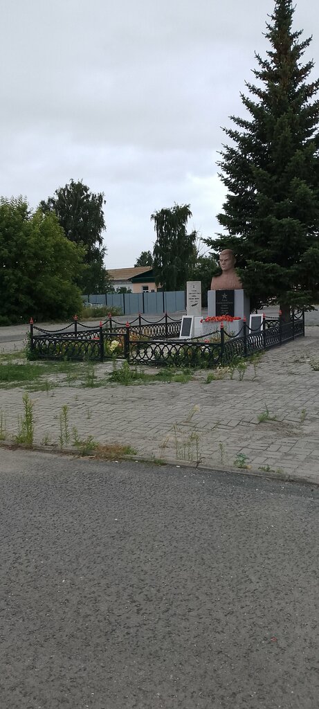 Anıt, heykel Герою Советского Союза Михаилу Ильичу Собко, Çeliabinskaya oblastı, foto