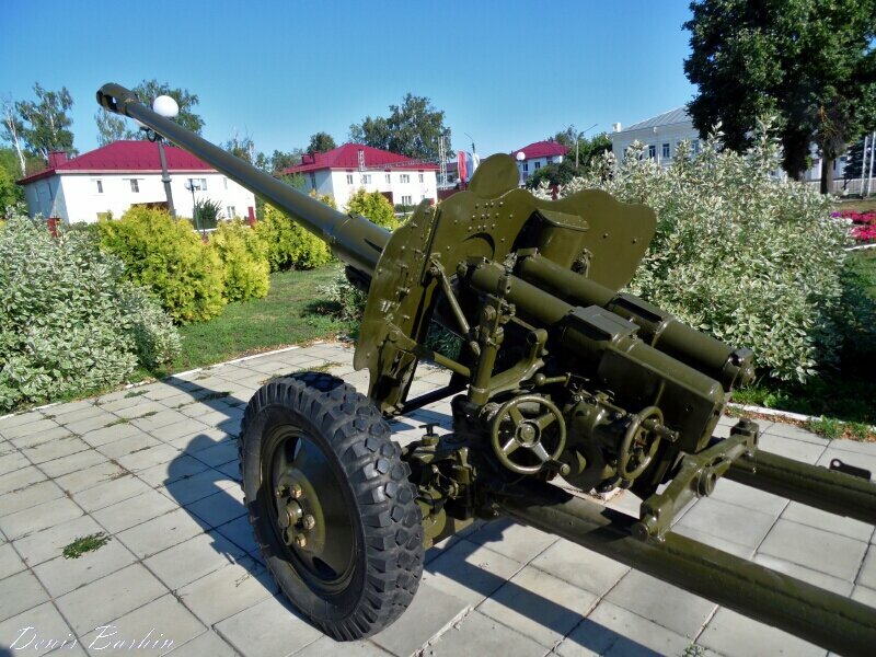 Teknoloji anıtı 85-мм дивизионная пушка Д-44 образца 1946 года, Nijegorodskaya oblastı, foto
