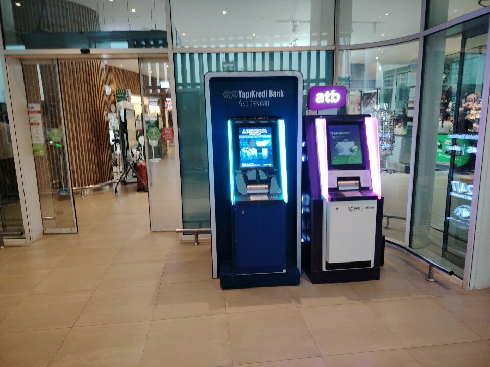 ATM'ler YapıKredi Bank, Bakü, foto