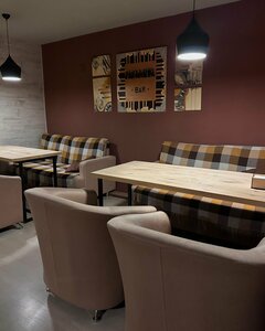 Пирамида (ulitsa Uritskogo No:49А), bar  Slobodskoy'dan