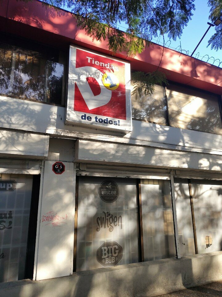 Hipermarket Tienda D1, Medellin, foto