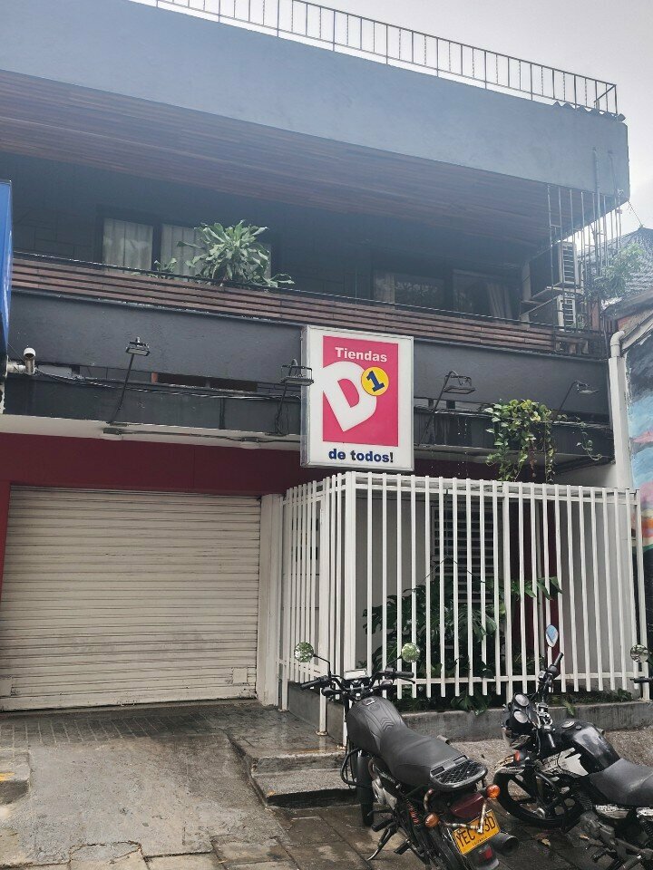 Hipermarket Tienda D1, Medellin, foto