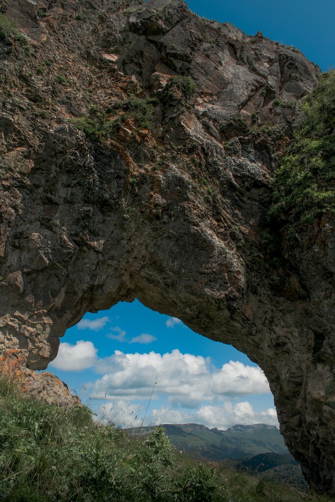 Dağ zirvesi Скала Арка, Karaçay‑Çerkez Cumhuriyeti, foto