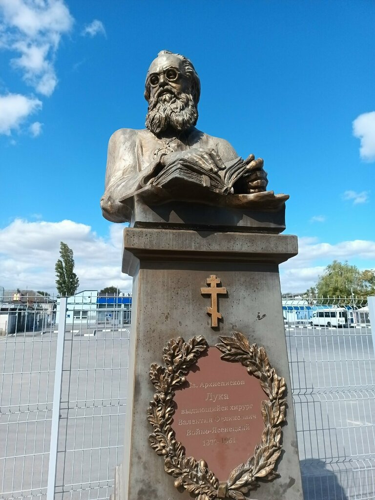 Anıt, heykel Архиепископу Луке Крымскому, Feodosya (Kefe), foto