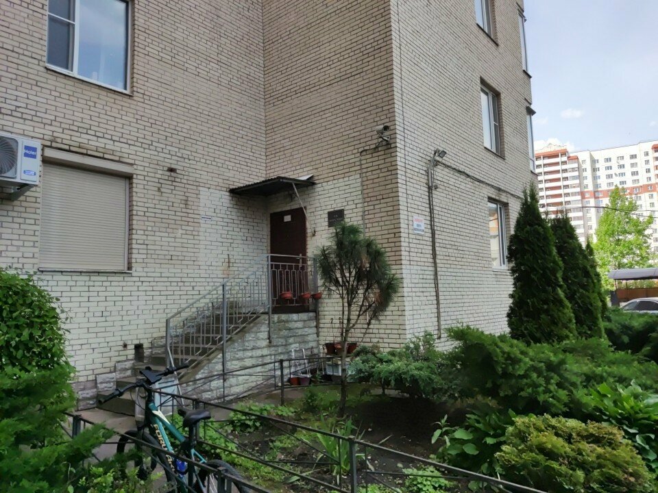 Bina, site yönetimi TSZh Polyustrovo, Saint‑Petersburg, foto