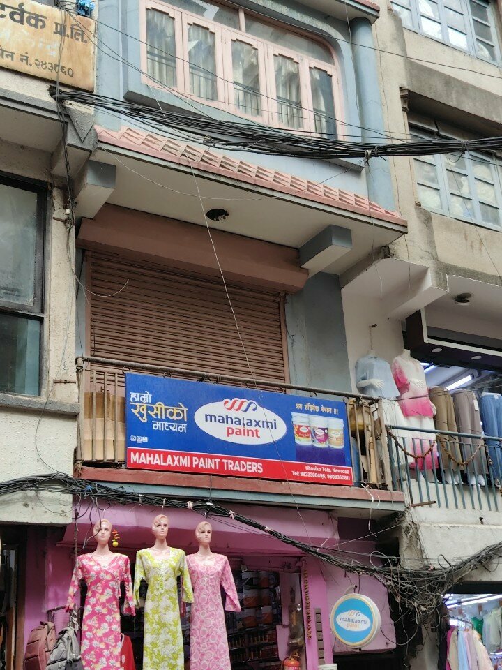 Boya ve cila malzemeleri üretim ve satış yerleri Mahalaxmi Paint Traders, Katmandu, foto