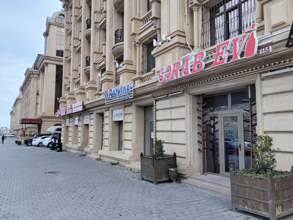 Alkollü içecekler Sherab evi, Bakü, foto