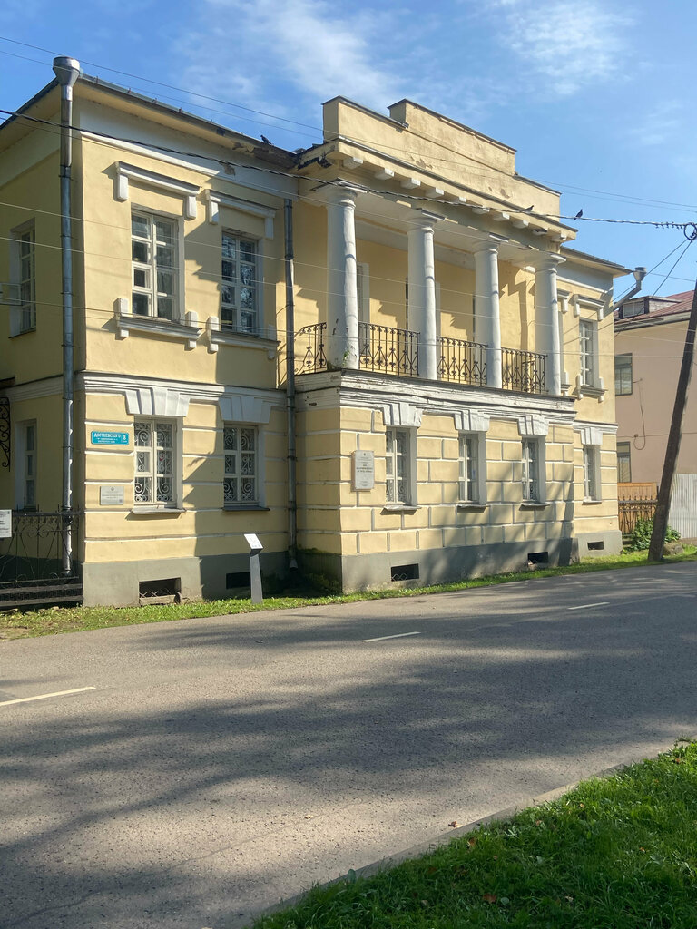 Turistik yerler Дом Беклемишевского, 1-я треть XIX века, Staraya Russa, foto