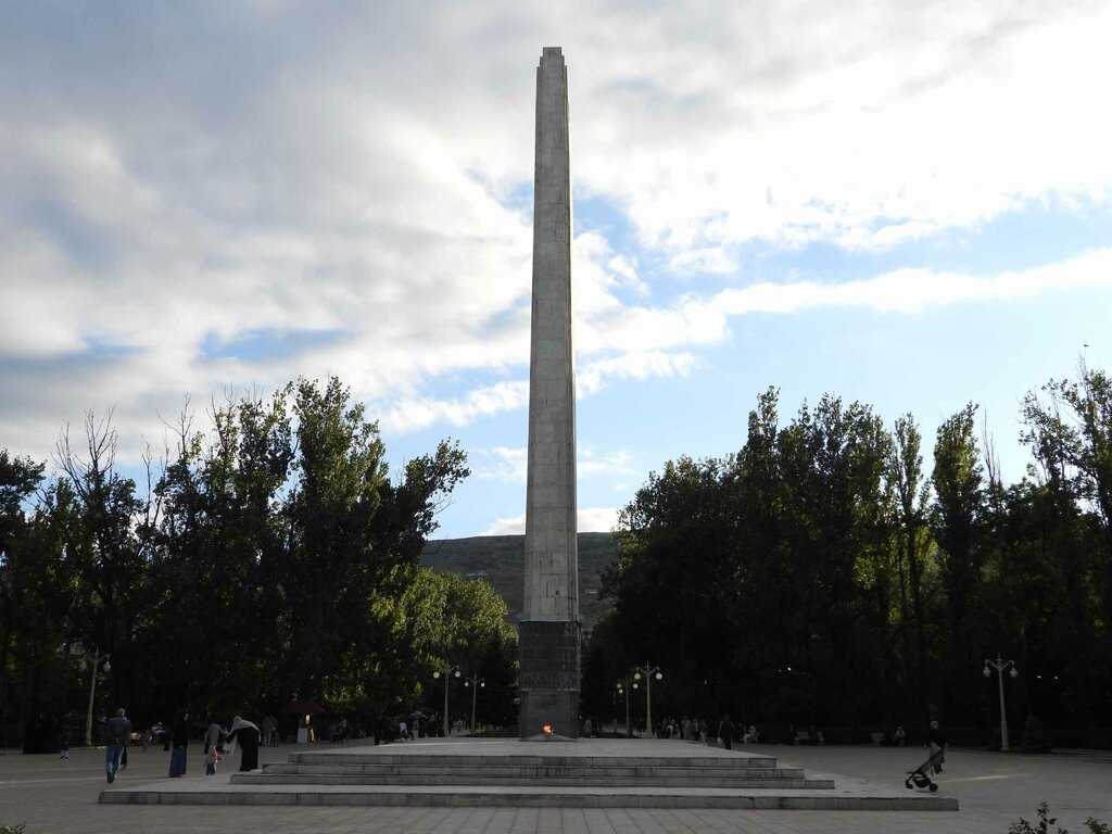 Anıt, heykel Борцам за власть советов, Makhachkala, foto