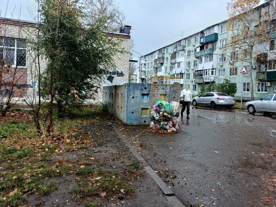 Ayrı çöp toplama noktası Контейнеры для Пэт бутылок, Tolyatti (Togliatti), foto