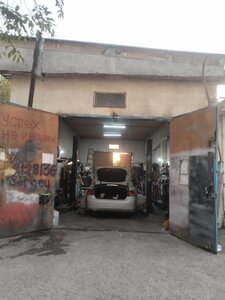 U&n (Energetıcheskaıa kóshesi No:5), otomobil servisi  Kapşağay'dan (Kapçagay'dan)