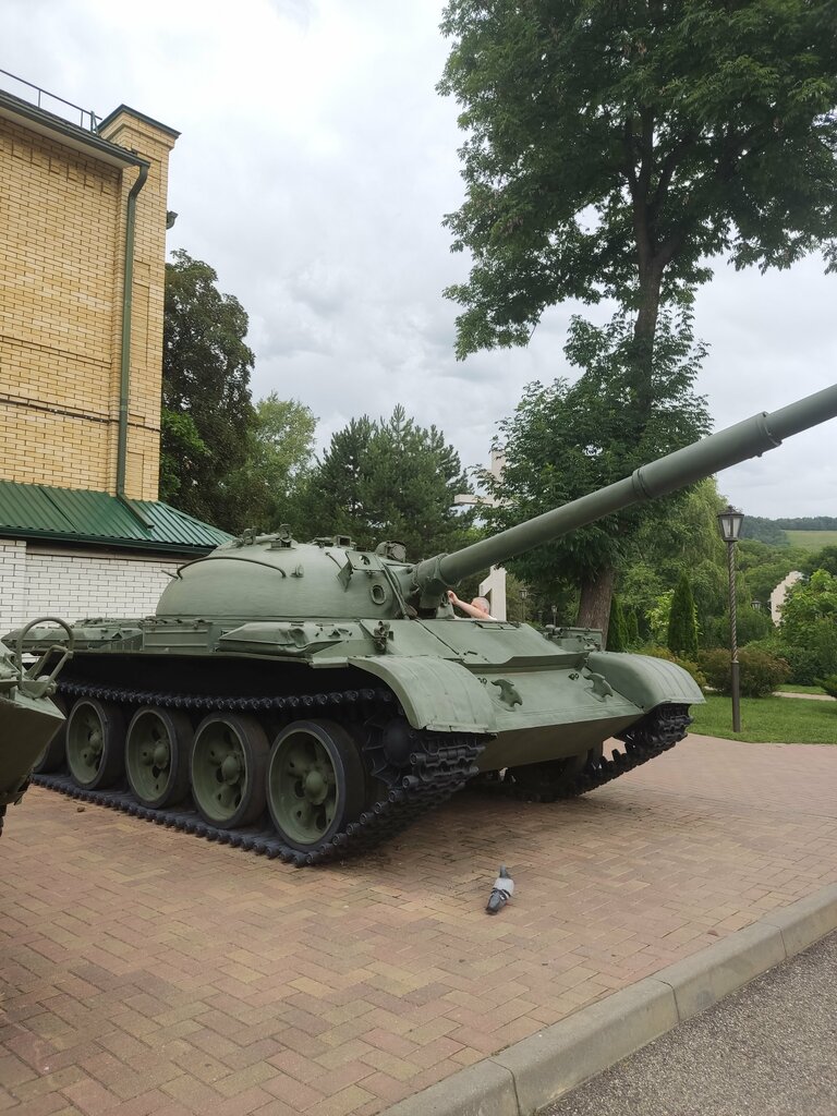 Teknoloji anıtı Выставка военной техники, Kislovodsk, foto