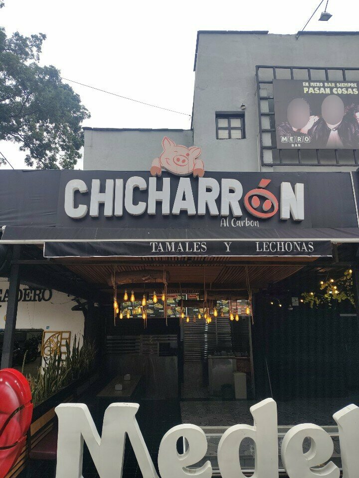 Kafe Charcoal Grilled Chicharron, Medellin, foto