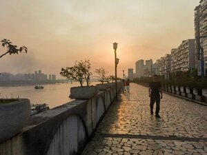 Wuzhou Xiaoshihou Homestay (Room 2805, Tower B, Yuanjiang Yidu, No. 1 Xidi 1st Road, Fumin Subdistrict), otel  Wuzhou'dan