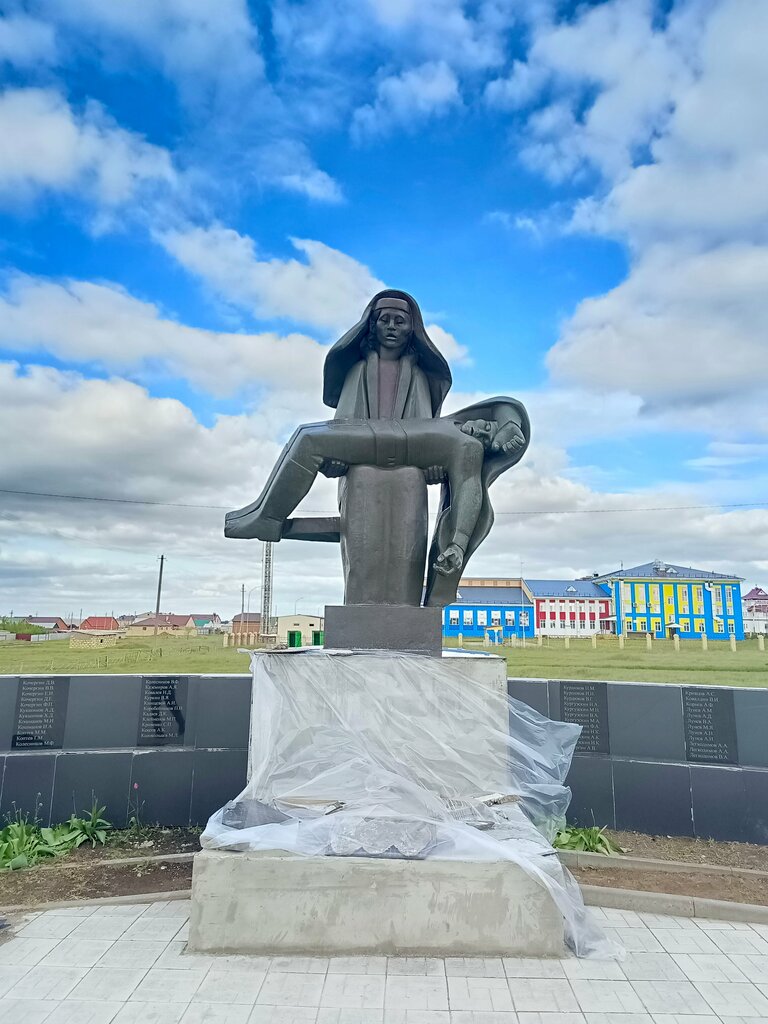 Anıt, heykel Скорбящая мать, Kalmukya, foto