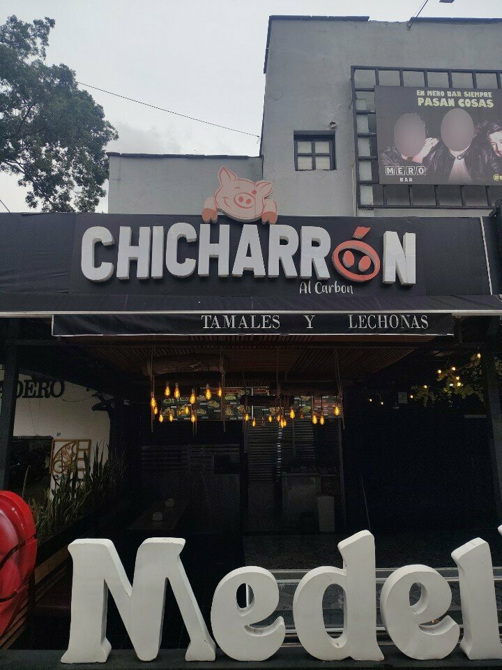 Kafe Charcoal Grilled Chicharron, Medellin, foto