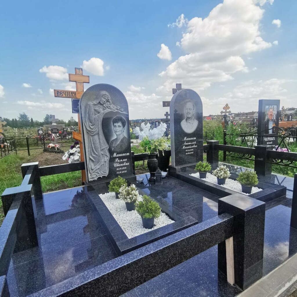 Heykel ve mezarlık taşı üreticileri Гранитная мастерская Памятники, Şçigry, foto