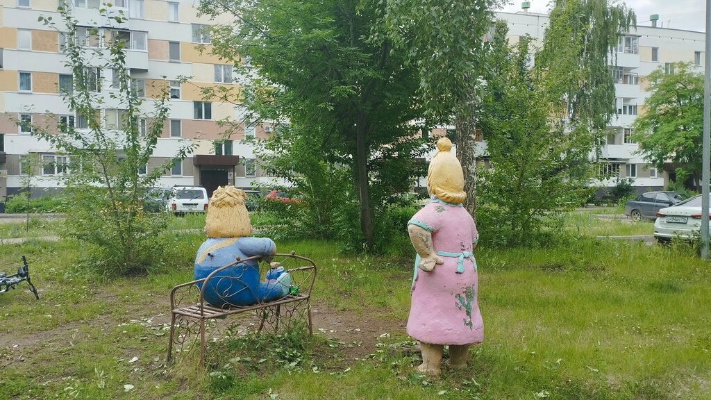 Park, sokak heykeli Карлсон, Малыш, Фрекен Бок, Naberejniye Çelny (Yar Çallı), foto