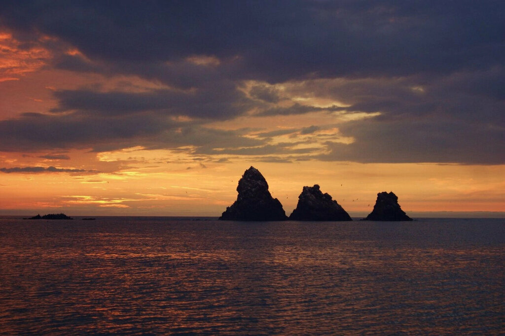 Turistik yerler Скала Три брата, Sahalin Bölgesi, foto