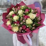 Salon Tsvetov Nika (ulitsa Lomonosova No:15), çiçekçiler  Nijniaya Salda'dan