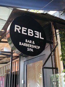 Rebel (Antioquia, Municipio de Medellín, El Poblado, Barrio de La Florida, Carrera 39, 8-58), berberler  Medellin'den