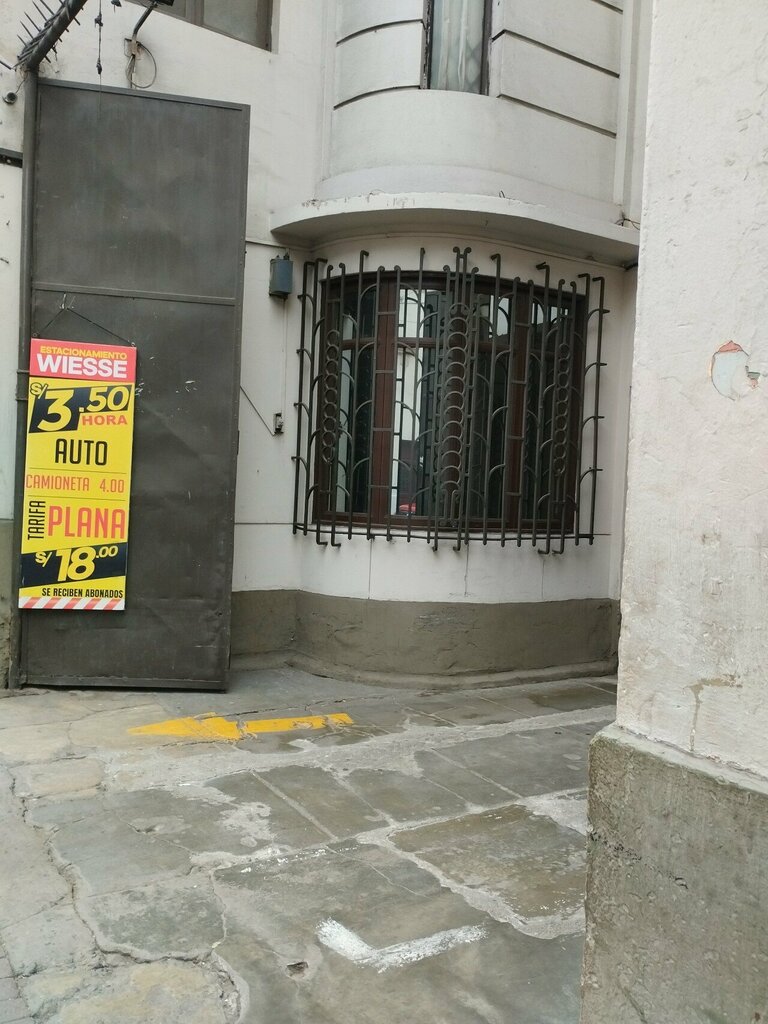 Otomobil servisi Estacionamiento Wiesse, Lima, foto
