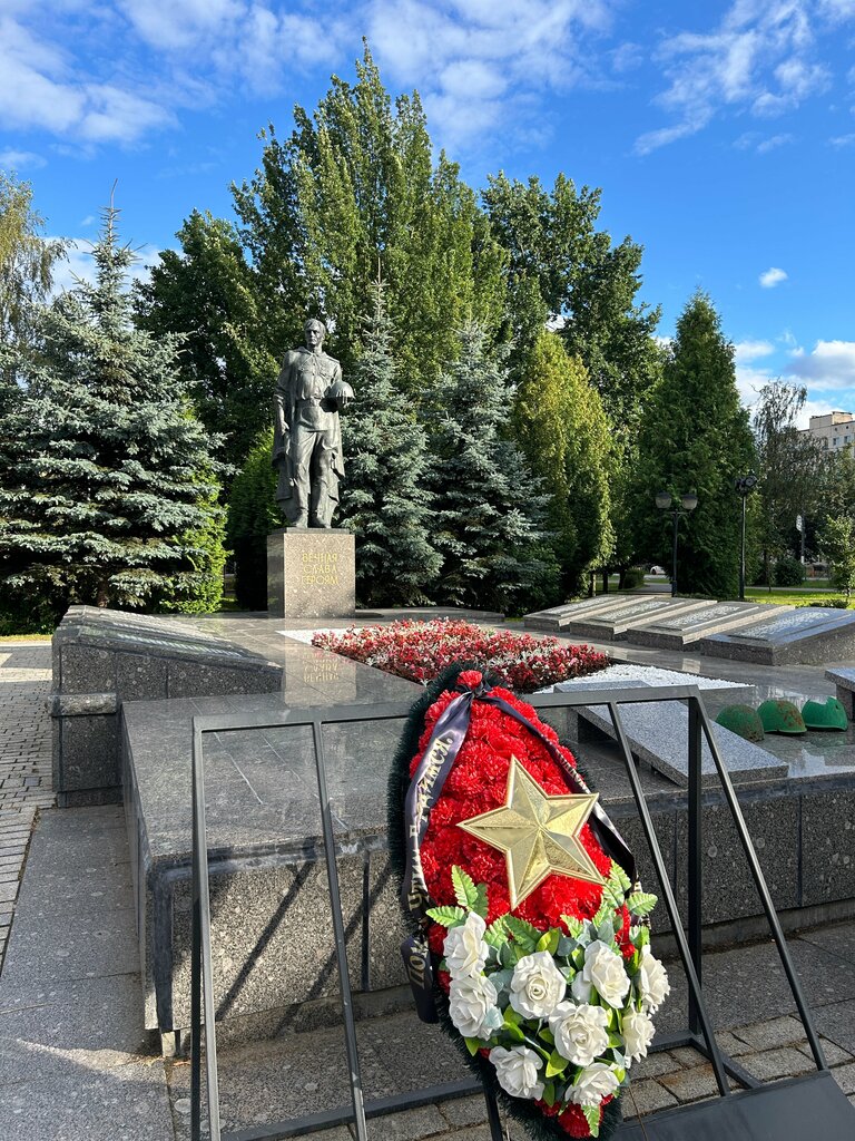 Anıt, heykel Воину-освободителю, Tosno, foto