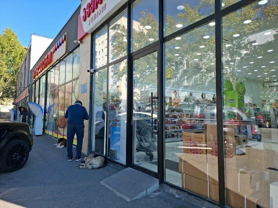 Eczaneler Aversi, Tiflis, foto