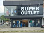 Super outlet (Valle del Cauca, Municipio de Santiago de Cali, Calle 9, 27-34), dış giyim mağazası  Cali'den