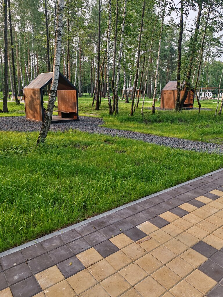 Yol kenarı dinlenme alanı Набережная, Mikaşeviçi, foto