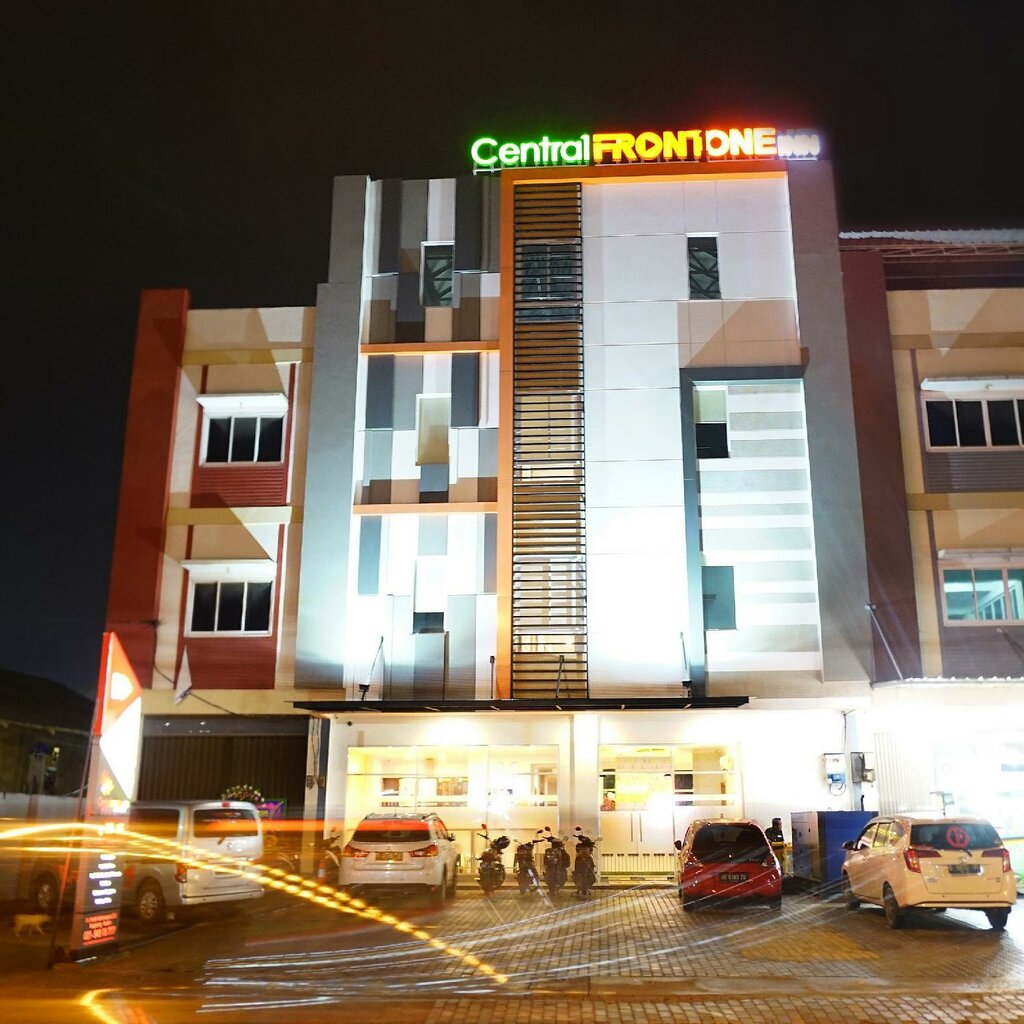 Otel Central Front One Inn Jakarta Airport, Tangerang, foto