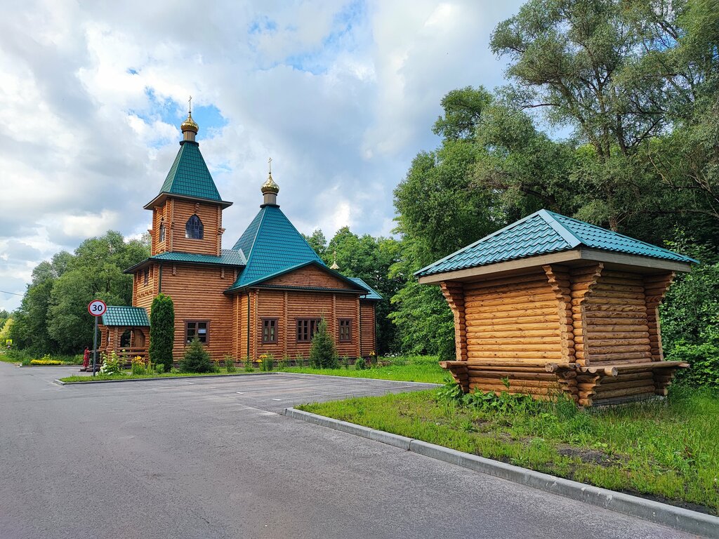 Şapel, haç anıtı Часовня Тихвинской иконы Божией Матери, Penzenskaya oblastı, foto