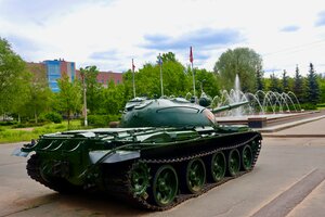 Танк Т-62 (St. Petersburg, Kolpino, skver Geroyev-Izhortsev), teknoloji anıtı  Kolpino'dan