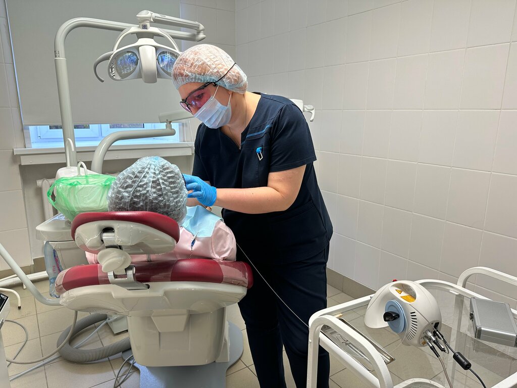 Özel ağız ve diş sağlığı klinikleri ve muayenehaneleri Stomatologicheskaya poliklinika Yuzhno-uralskogo gosudarstvennogo meditsinskogo universiteta, Çeliabinsk, foto