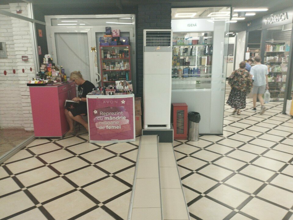 Kozmetik ve parfümeri mağazaları Avon, Kişinev, foto