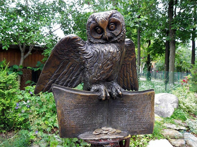 Park, sokak heykeli Сова, Saint‑Petersburg, foto
